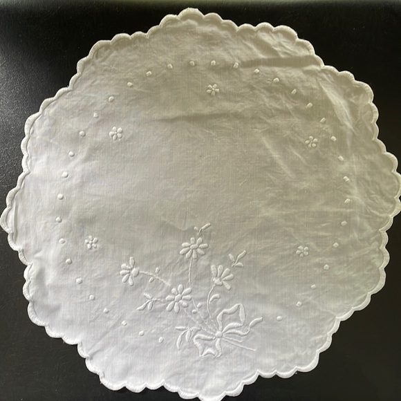 Accents | Vintage Linen Table Top Doily Beautiful Embroidery Freshly ...